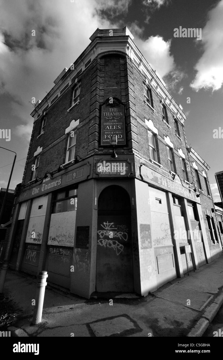 Rundown pub Black and White Stock Photos & Images - Alamy
