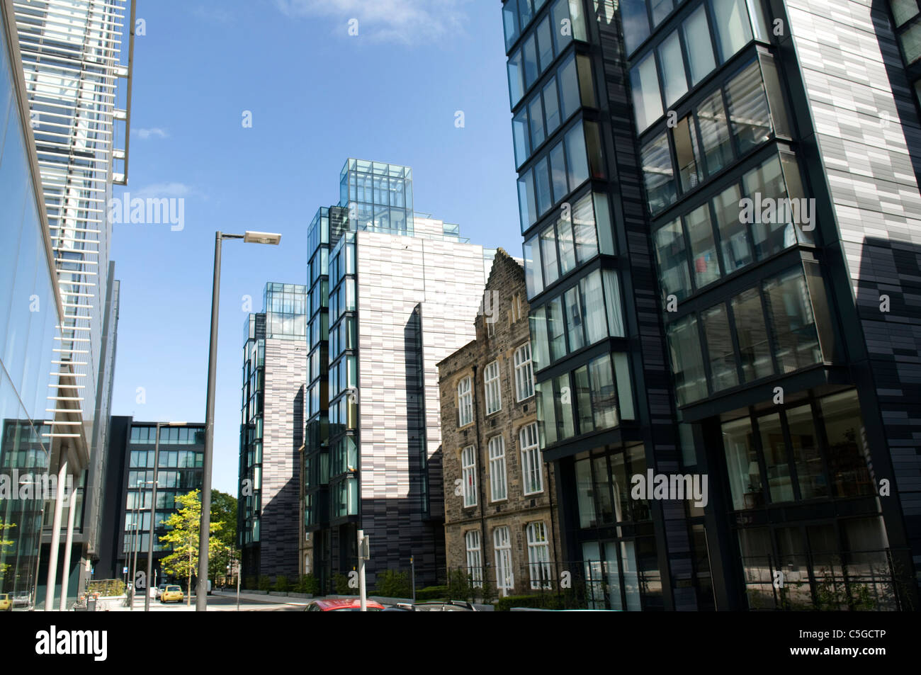 Luxury homes and estates hi-res stock photography and images - Alamy