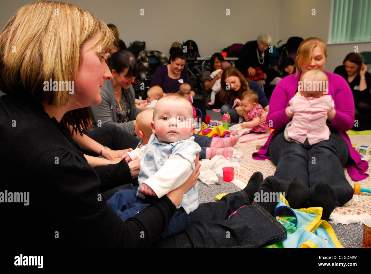 Young mothers creche hi-res stock photography and images - Alamy