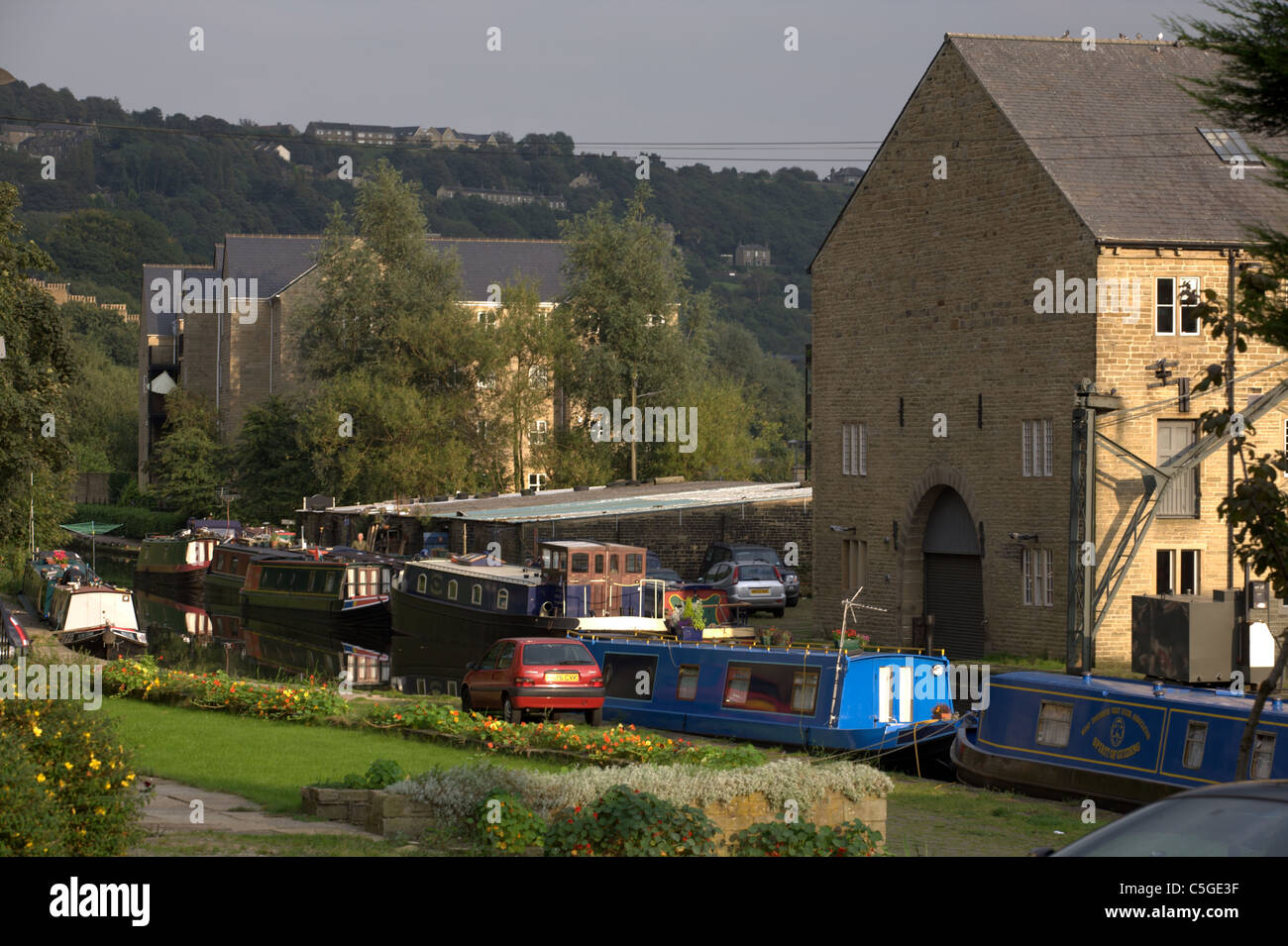 Heritage canal boats hi-res stock photography and images - Alamy