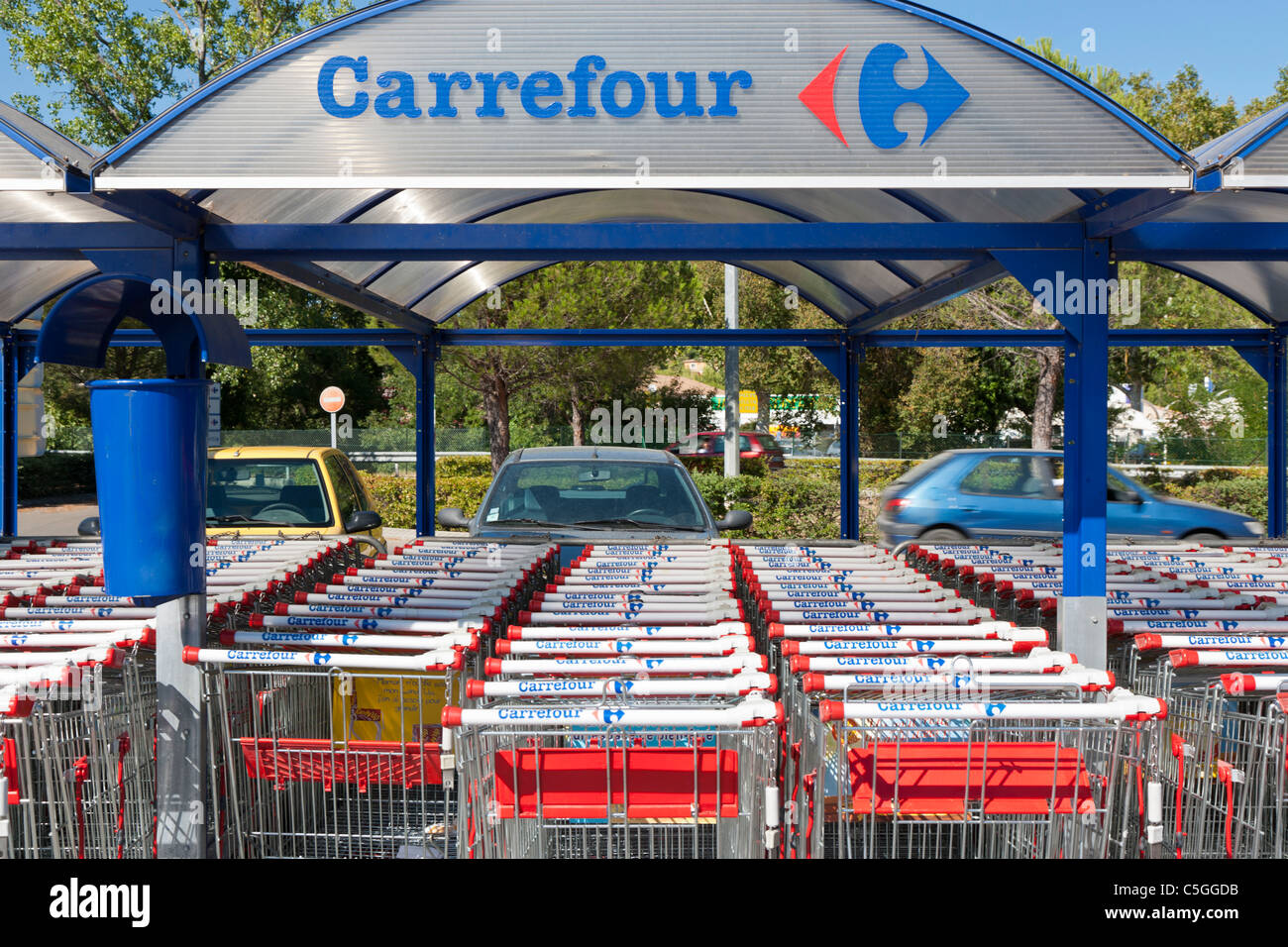 Carrefour supermarket trolleys hi-res stock photography and images - Alamy