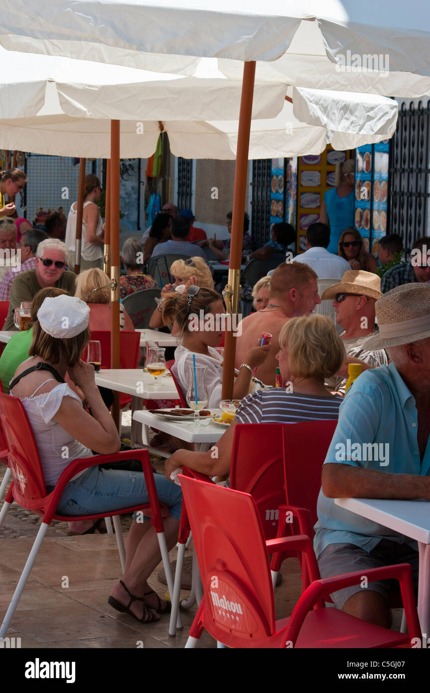 Crowded Pavement High Resolution Stock Photography and Images - Alamy