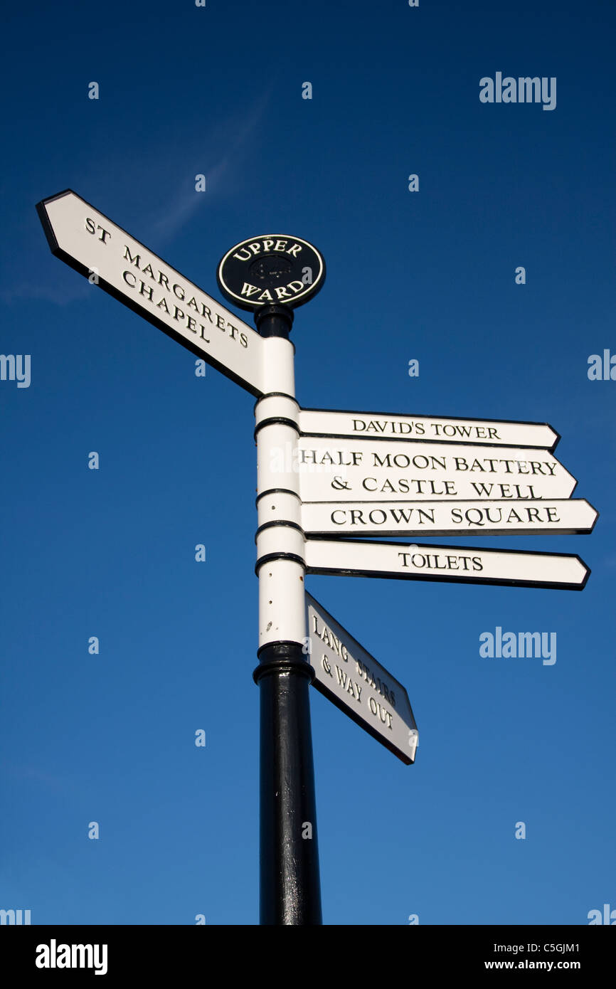 Edinburgh Castle direction sign with blue sky Stock Photo - Alamy