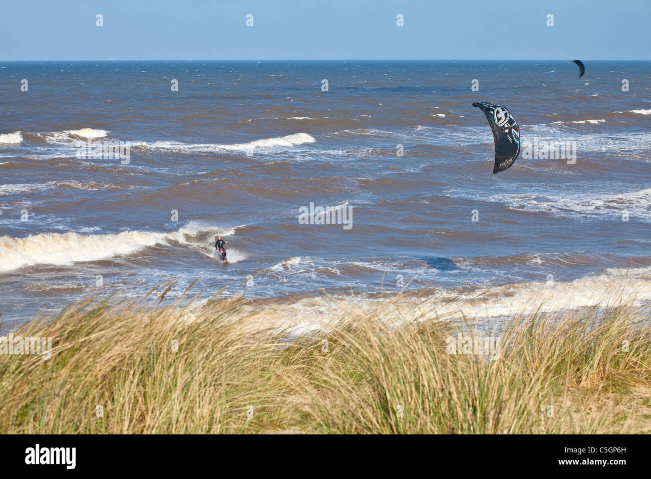 Sea palling hi-res stock photography and images - Alamy