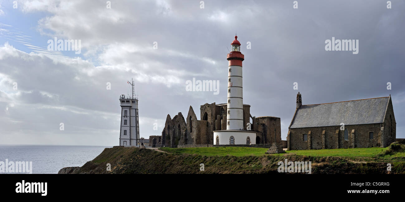 The Pointe Saint-Mathieu with its signal station, lighthouse and abbey ...