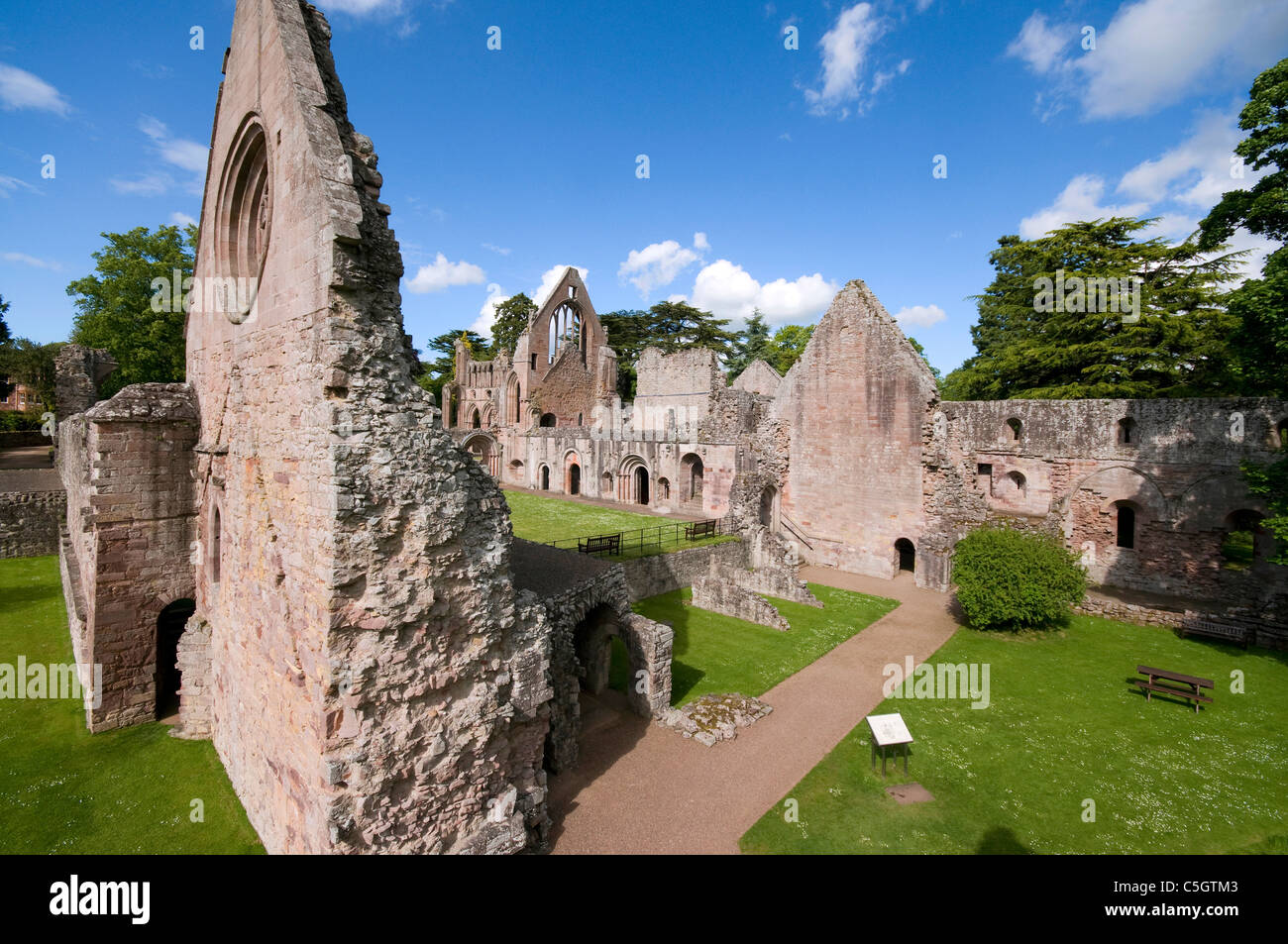 Abbey ruins hi-res stock photography and images - Alamy