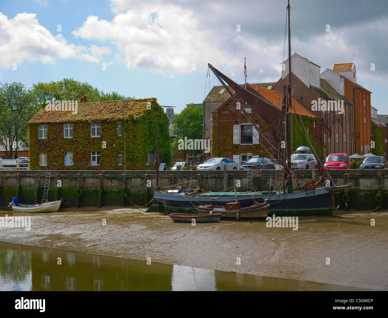 Historic sailing barge hi-res stock photography and images - Alamy