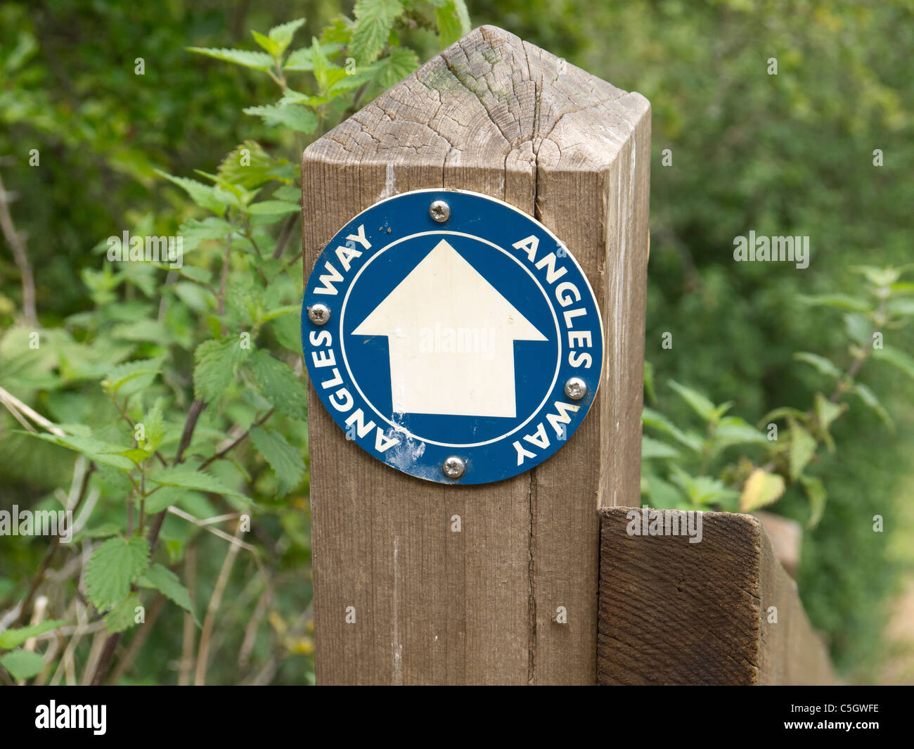 Footpath sign waymark arrow hi-res stock photography and images - Alamy Footpath sign waymark arrow hi-res stock photography and images - Alamy