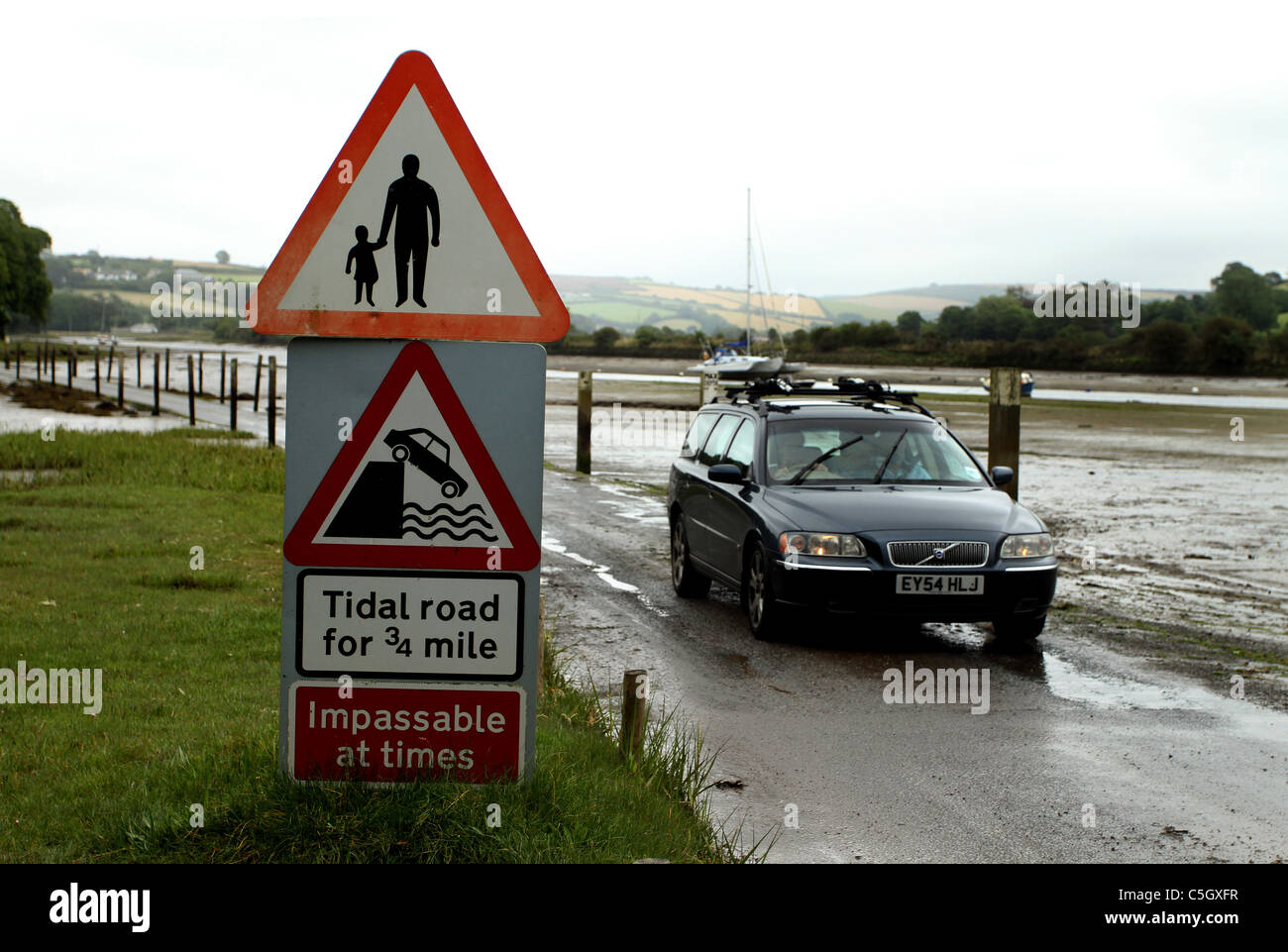 Tidal flooding sign hi-res stock photography and images - Alamy
