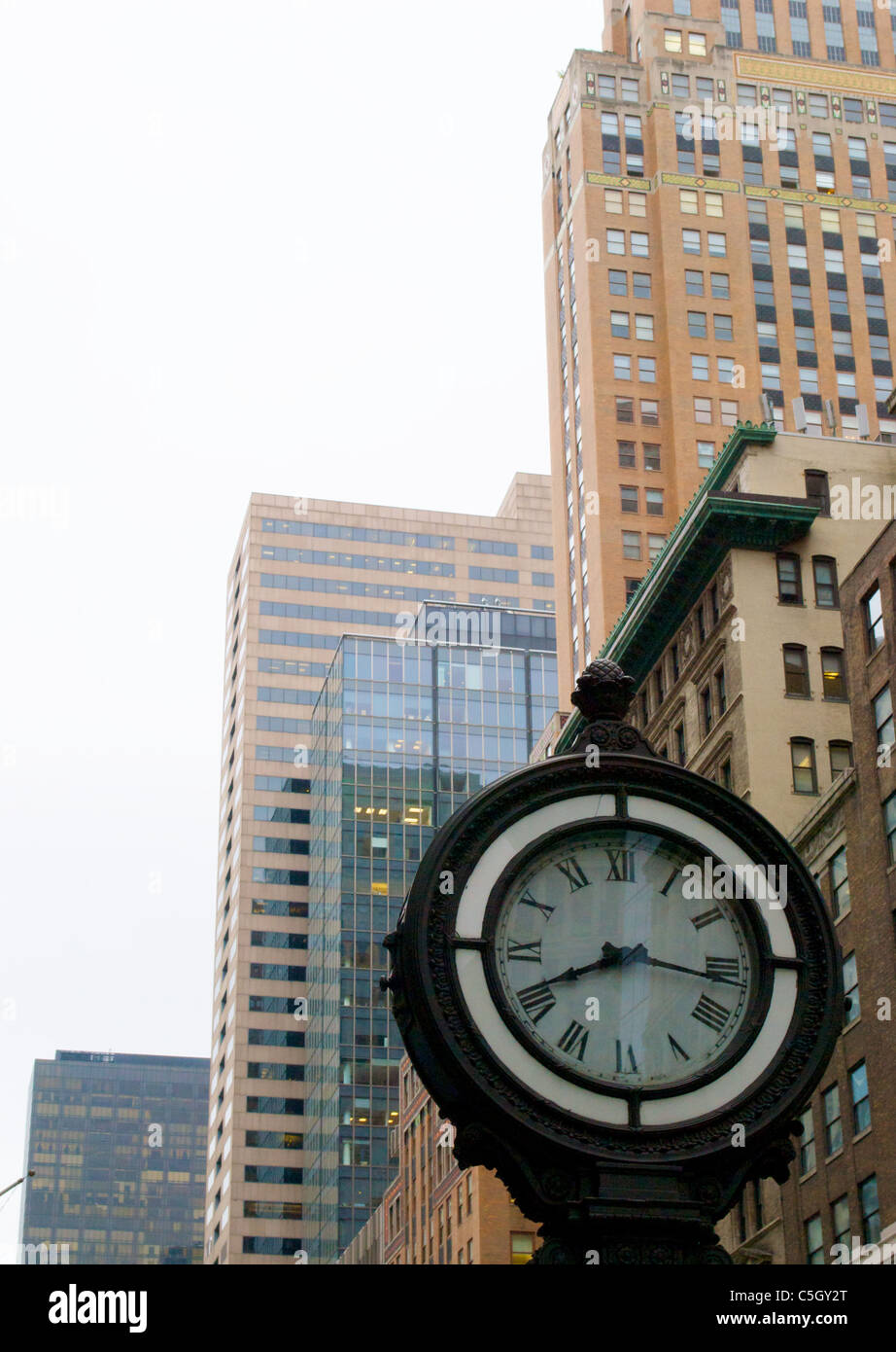 Clock building brooklyn hi-res stock photography and images - Alamy