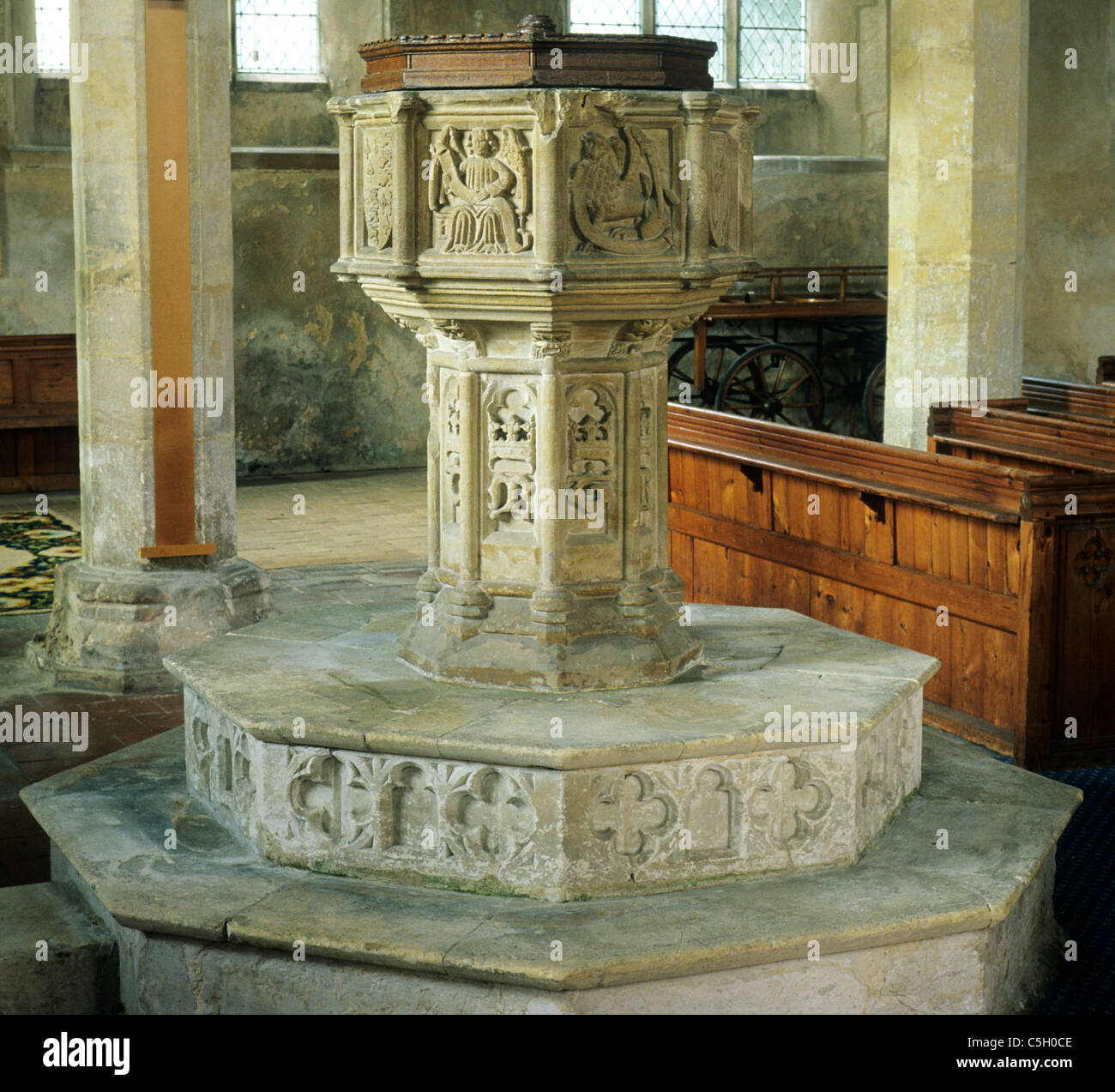15th century octagonal carved stone font hi-res stock photography and ...