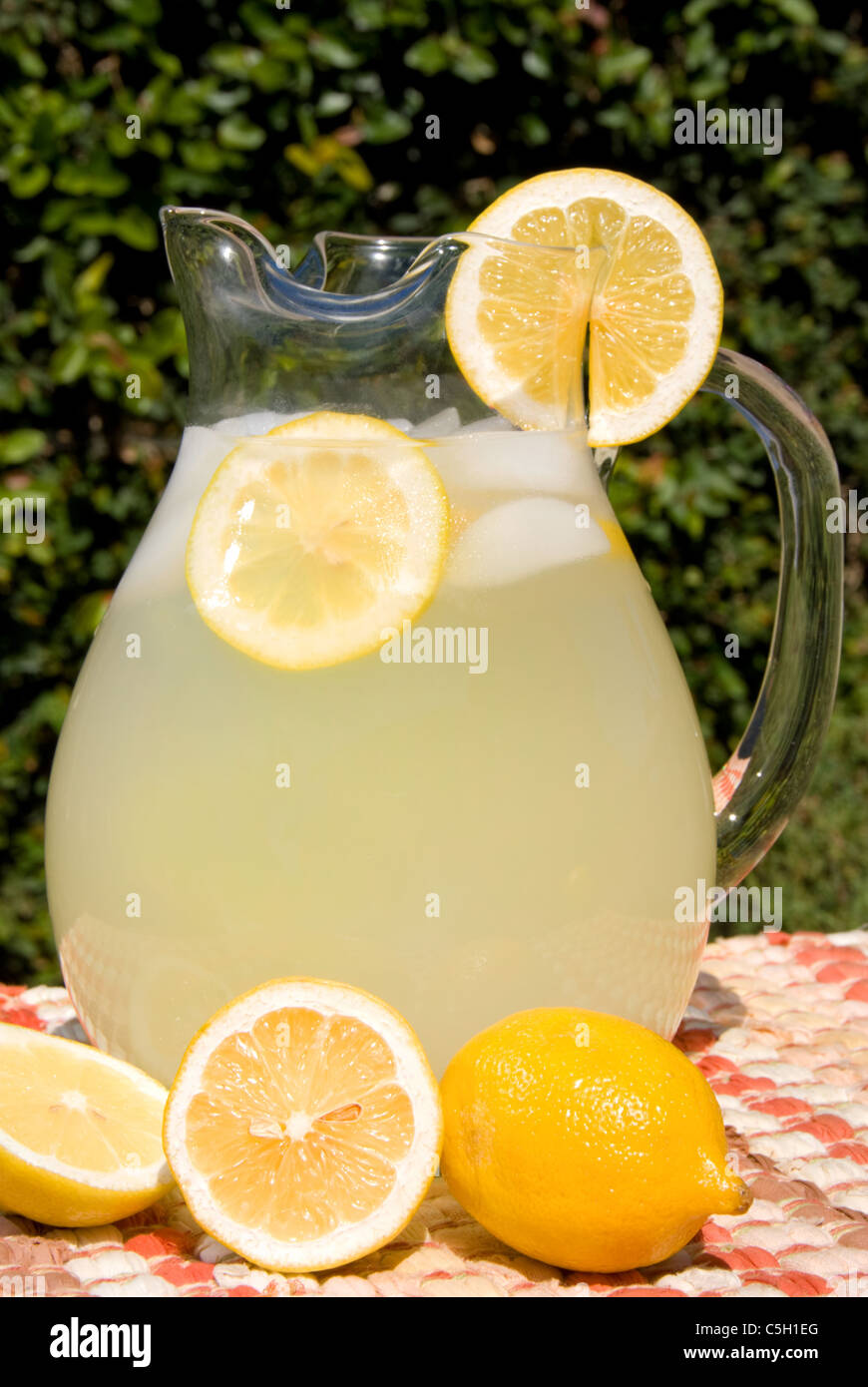 Lemonade in pitcher hi-res stock photography and images - Alamy