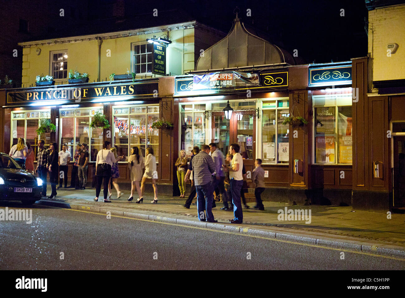 People walk bars hi-res stock photography and images - Alamy