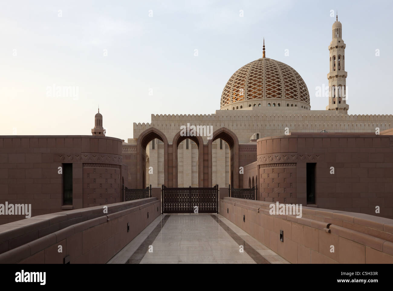 Muscat modern architecture hi-res stock photography and images - Alamy