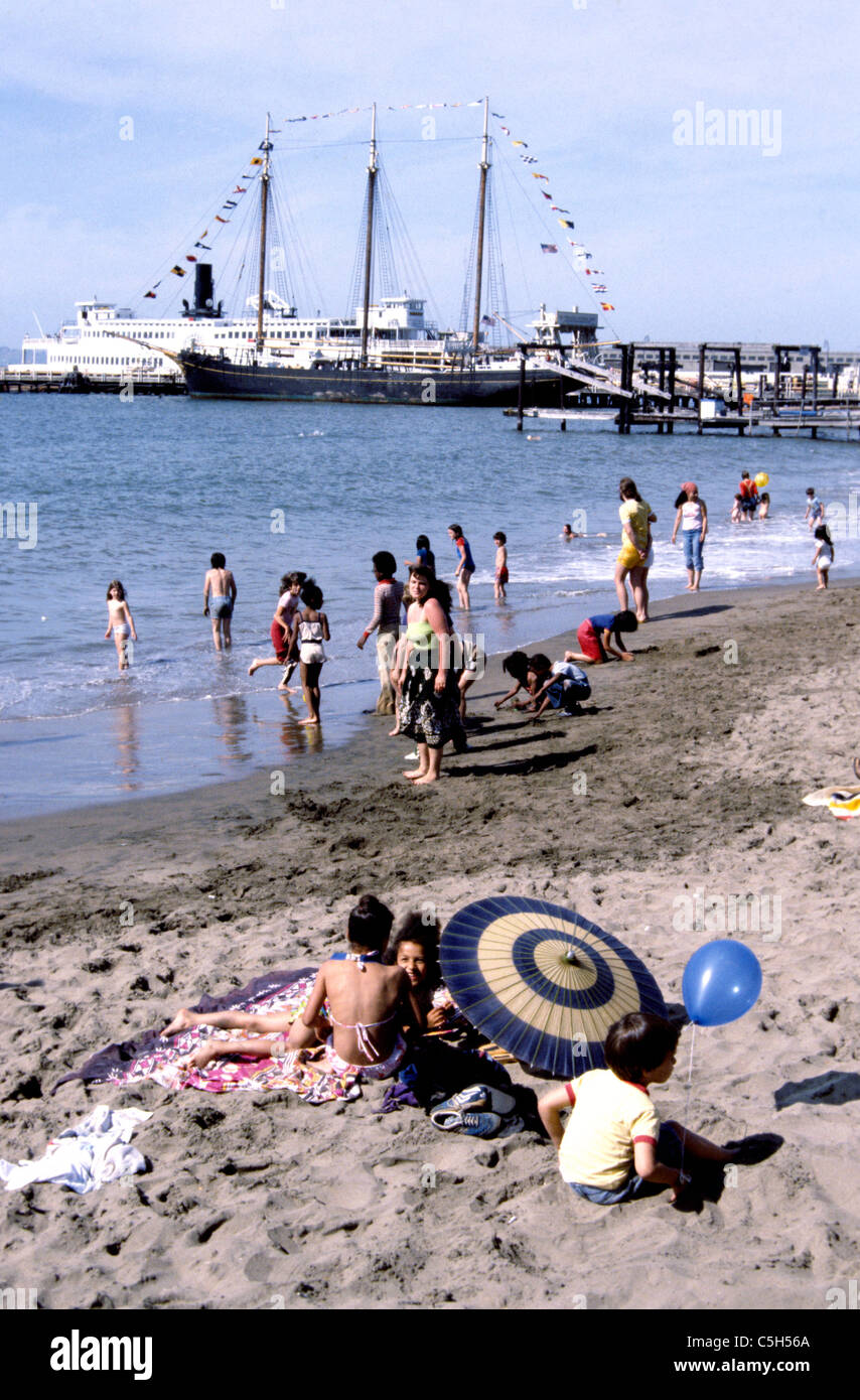 1970s family beach hi-res stock photography and images - Alamy