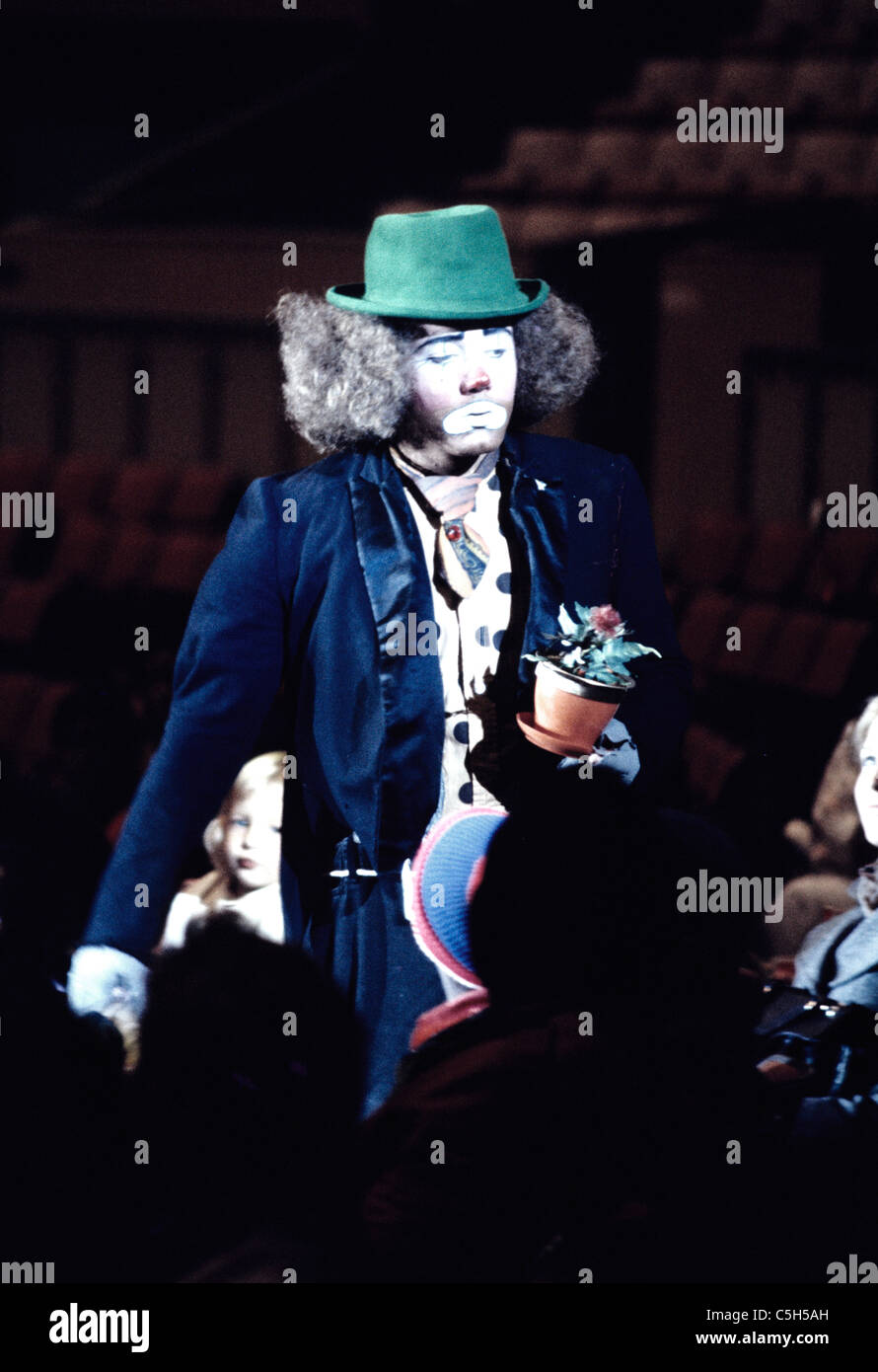 sad circus clown performs for kids at San Francisco cow palace Stock ...