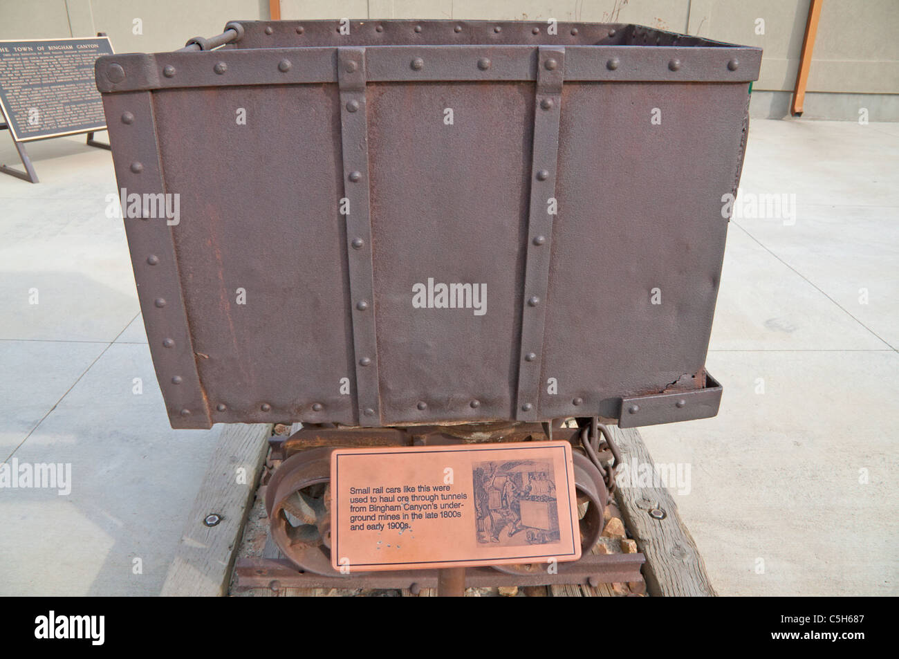 Antique mining ore car hi-res stock photography and images - Alamy