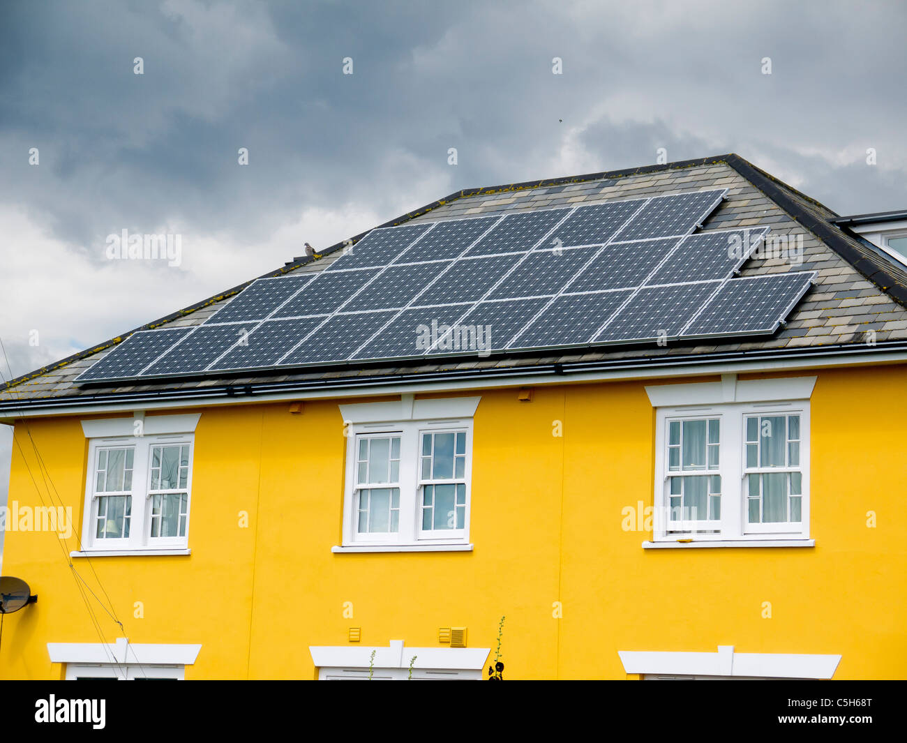 Solar panel house hi-res stock photography and images - Alamy