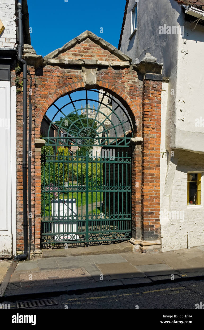 Entrance to churchyard of Holy Trinity Church Goodramgate York North ...