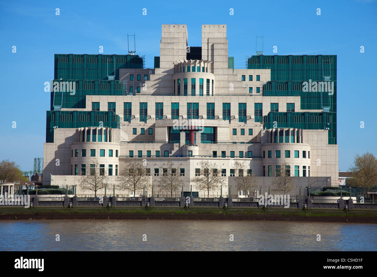 Mi6 headquarters hi-res stock photography and images - Alamy