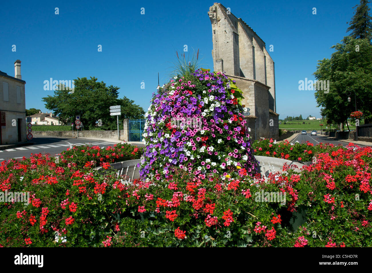 Flower display roundabout hi-res stock photography and images - Alamy