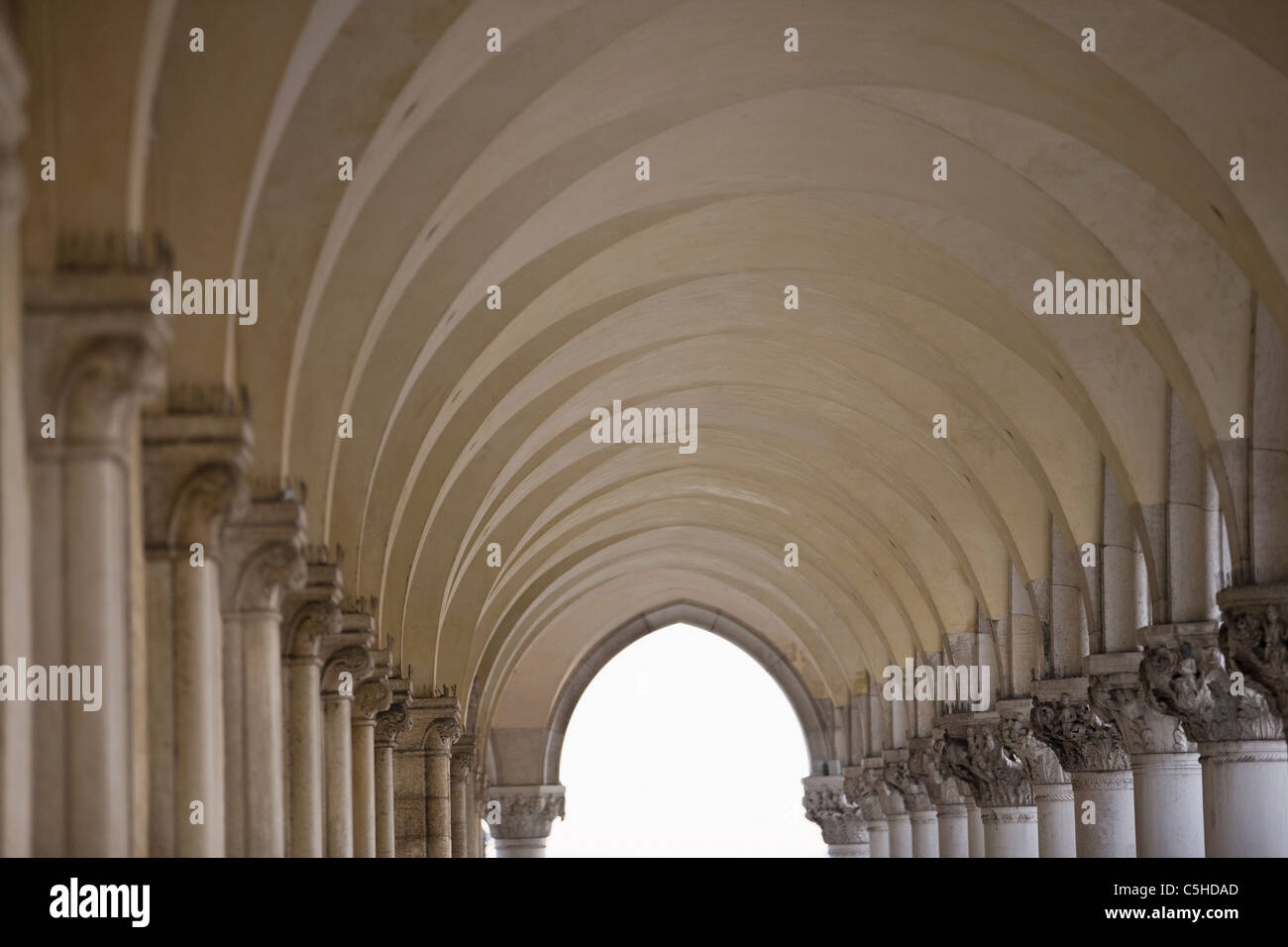 Arched walkway hi-res stock photography and images - Alamy