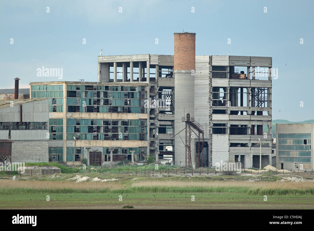 Derelict factory hi-res stock photography and images - Alamy