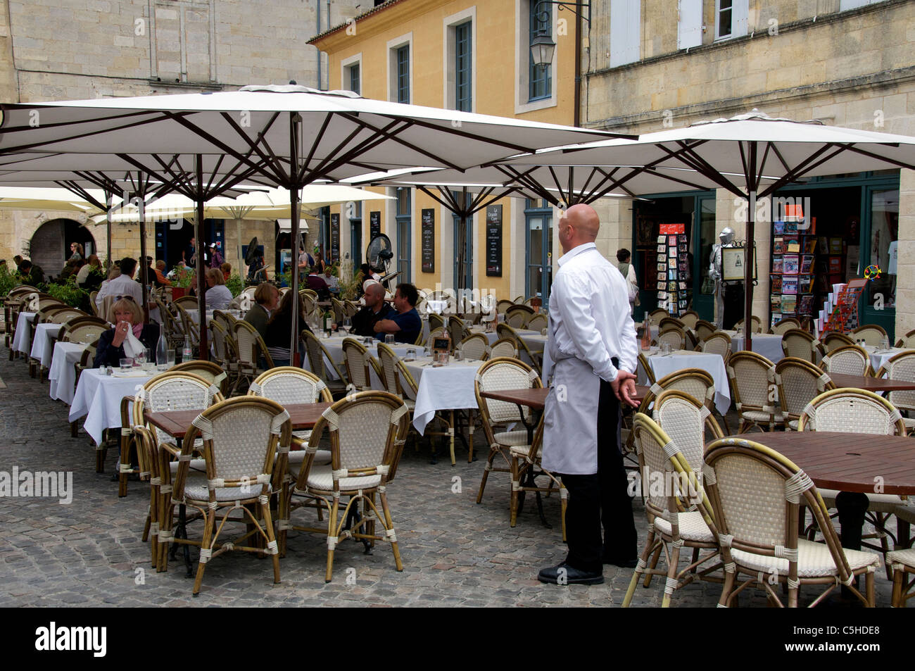French people eating restaurant hi-res stock photography and images - Alamy