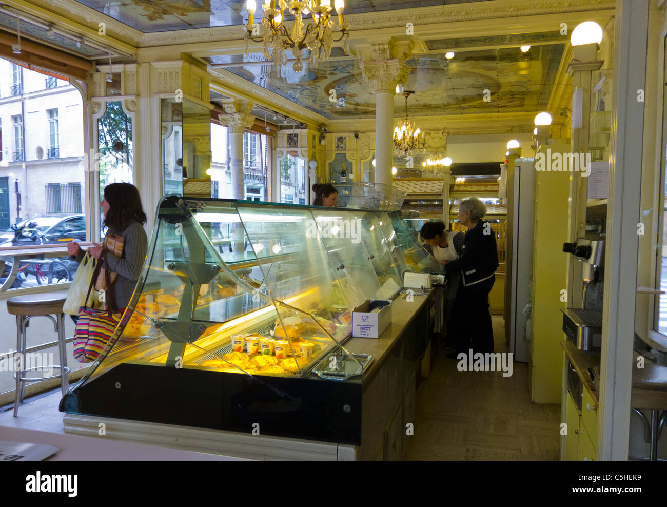 French bakery stores hi-res stock photography and images - Alamy