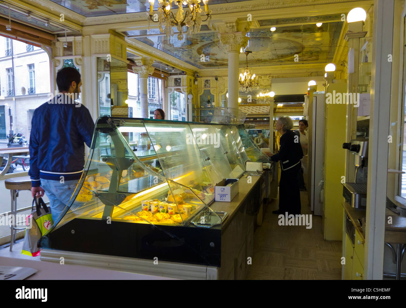 French bakery stores hi-res stock photography and images - Alamy