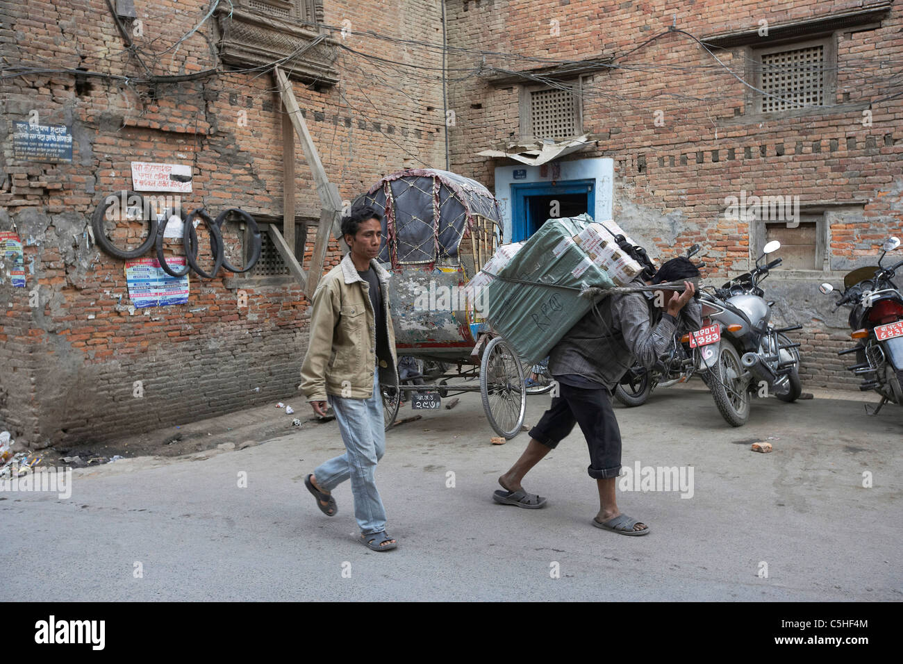 Large load hi-res stock photography and images - Alamy