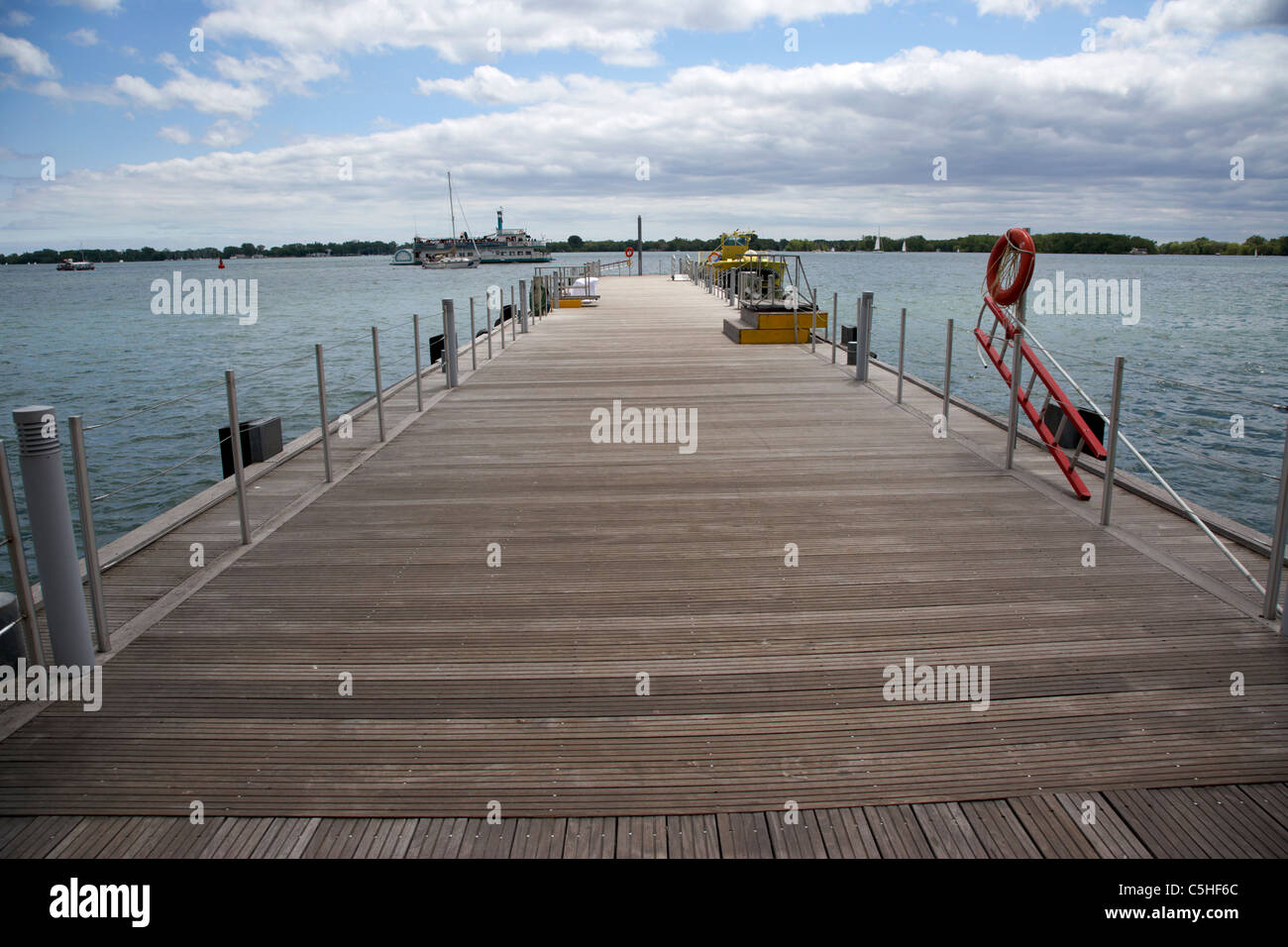 Toronto harbourfront hi-res stock photography and images - Alamy