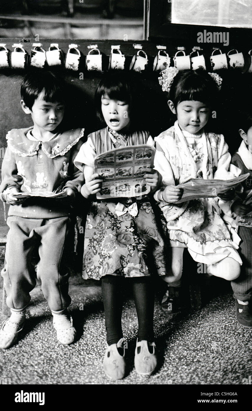 China. Children reading in a nursery school in Yunnan province Stock ...