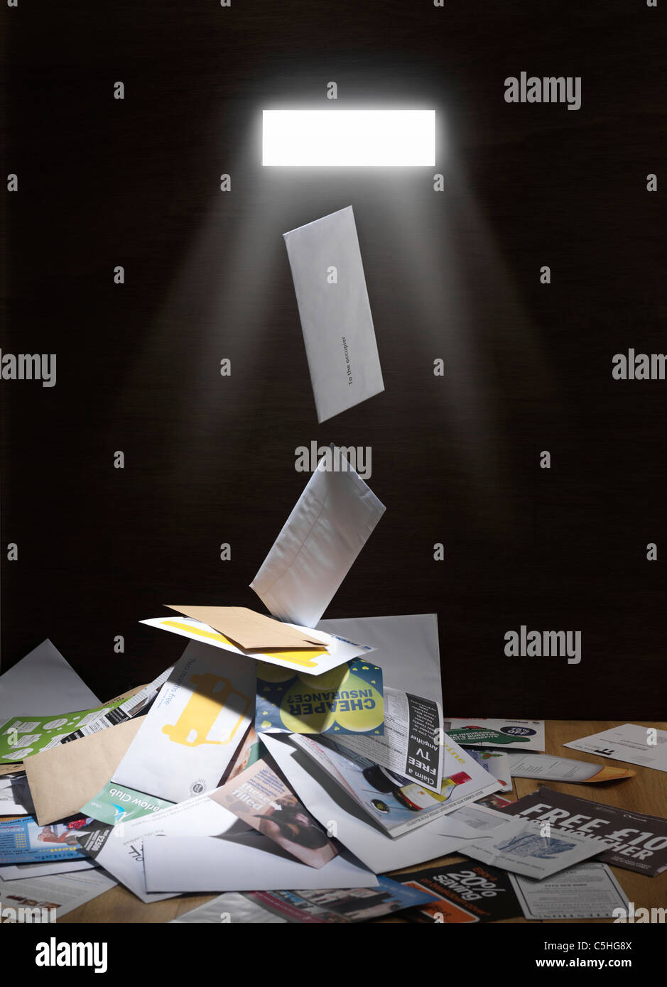 Pile of junk mail envelopes hi-res stock photography and images - Alamy