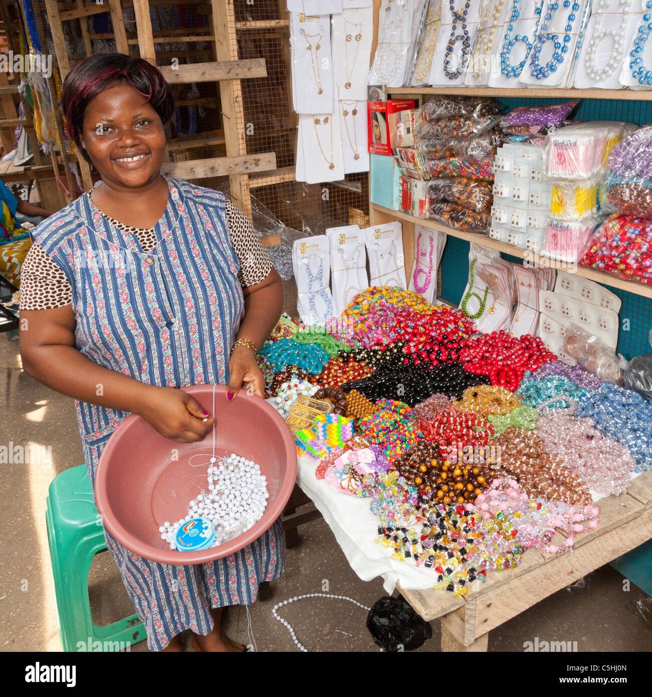 Makola market accra ghana hi-res stock photography and images - Alamy