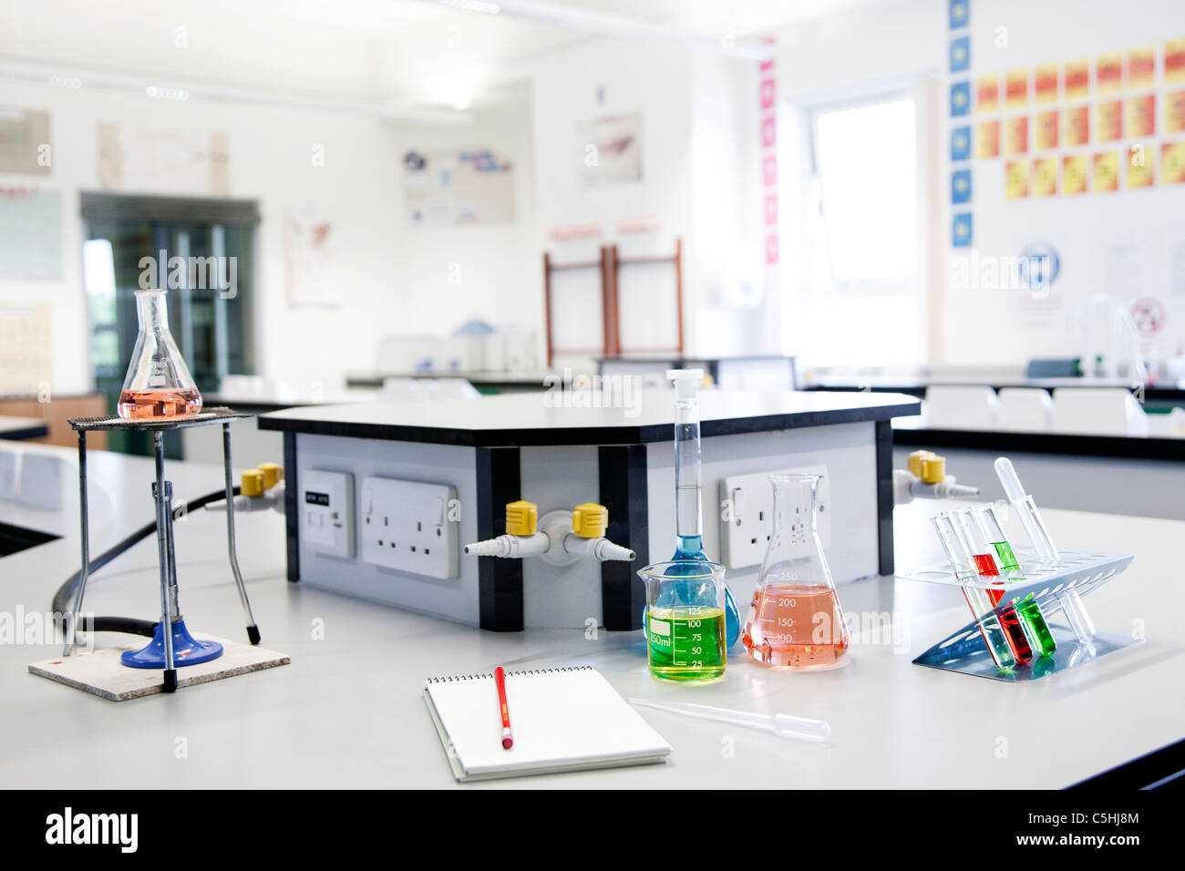 Science workbench hi-res stock photography and images - Alamy