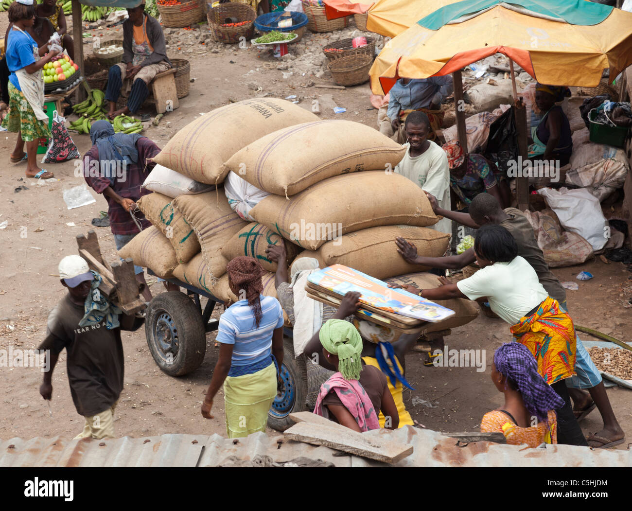 Ghana market trader hi-res stock photography and images - Alamy