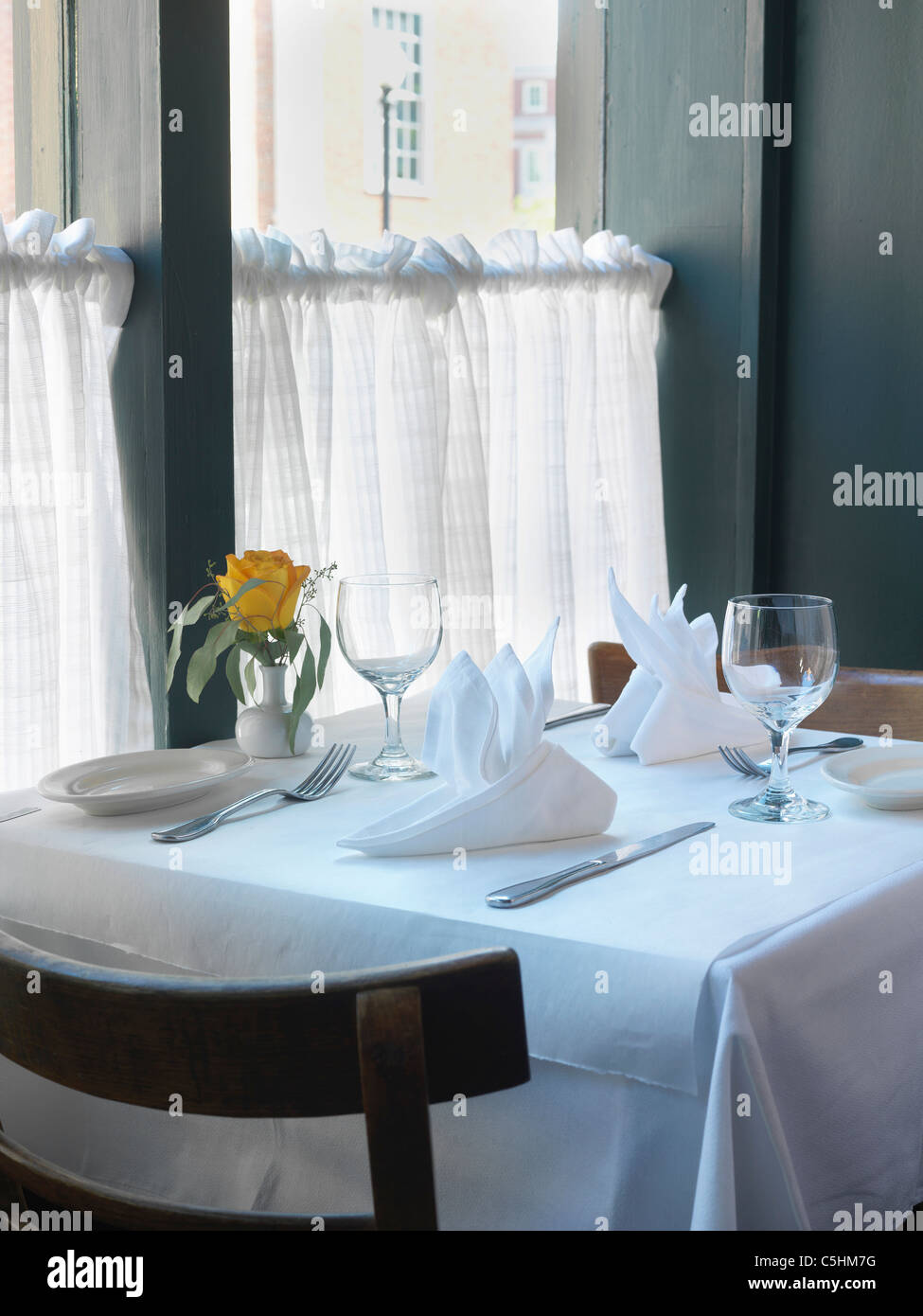 table in restaurant Stock Photo - Alamy