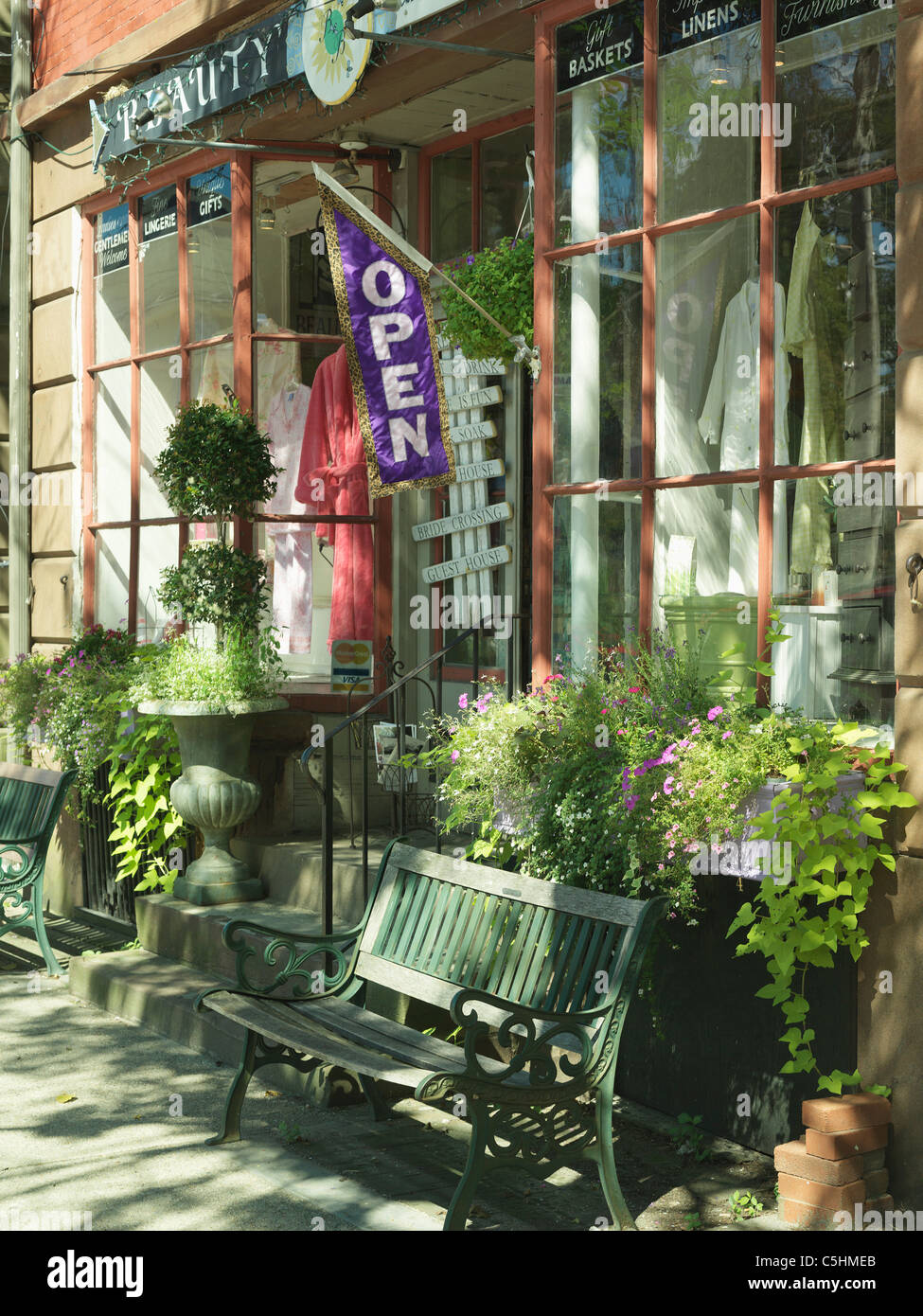 Americana storefront hi-res stock photography and images - Alamy