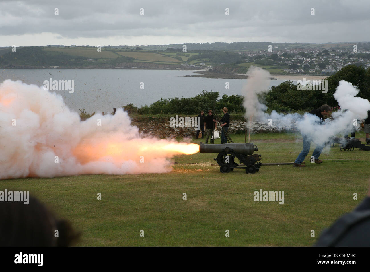 Cannon fire hi-res stock photography and images - Alamy