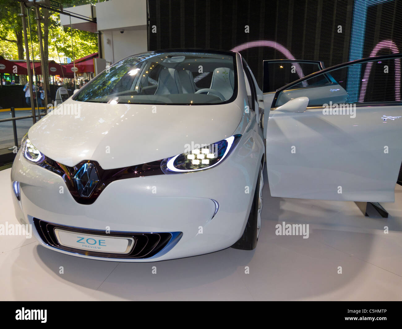Champs elysées paris no car hi-res stock photography and images - Alamy