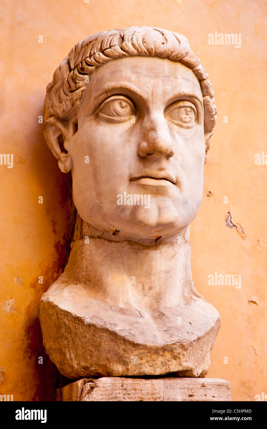 Roman statue rome hi-res stock photography and images - Alamy