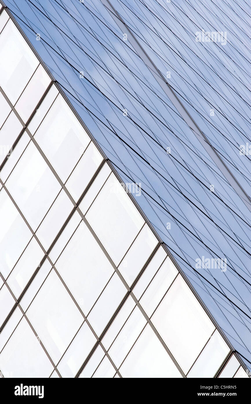 Closeup detail of the windows at the corner of a modern high rise ...