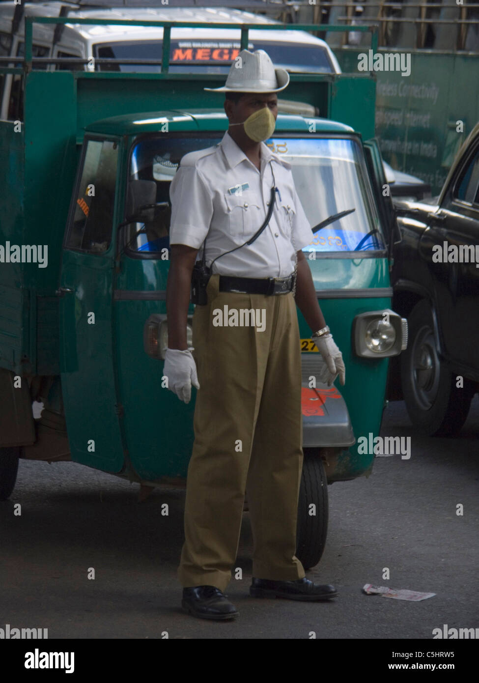 India traffic police hi-res stock photography and images - Alamy