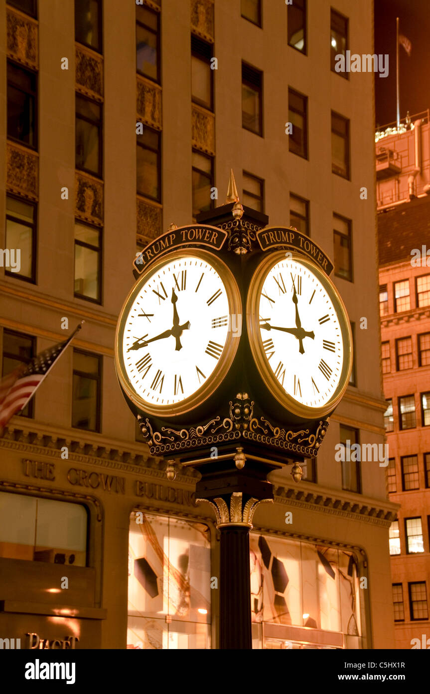 Trump Tower Pedestal Clock, 5th Avenue, New York City Stock Photo - Alamy