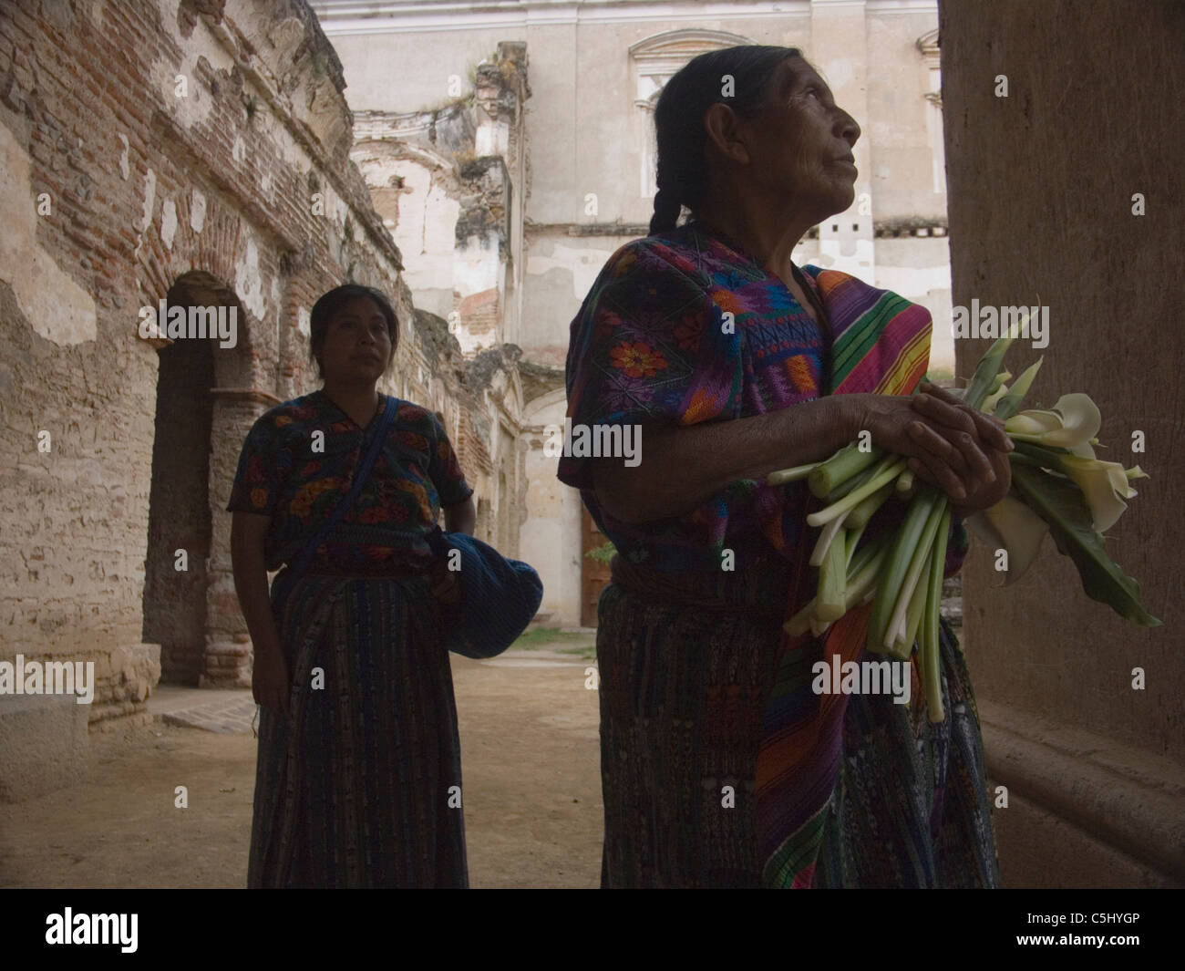 Guatemalan indigenous family in traditional clothing in Antiqua ...