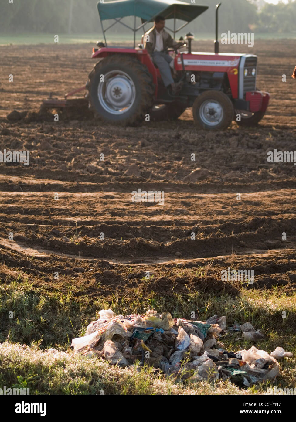 Trash on edge of farm field in Kathwada, Gujarat, India Stock Photo - Alamy