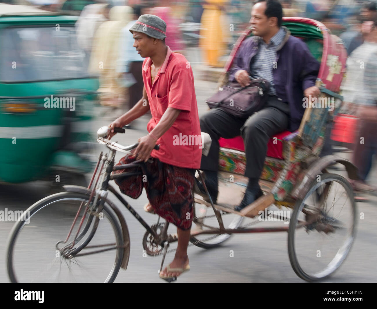 Bicycle rickshaw drivers at work in Dhaka, Bangladesh Stock Photo - Alamy