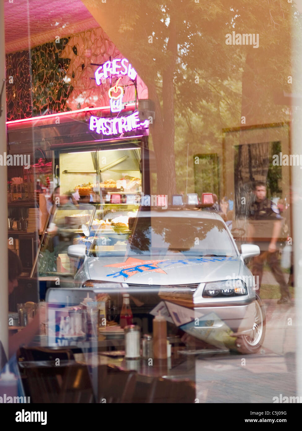 Santa in a plane hi-res stock photography and images - Alamy