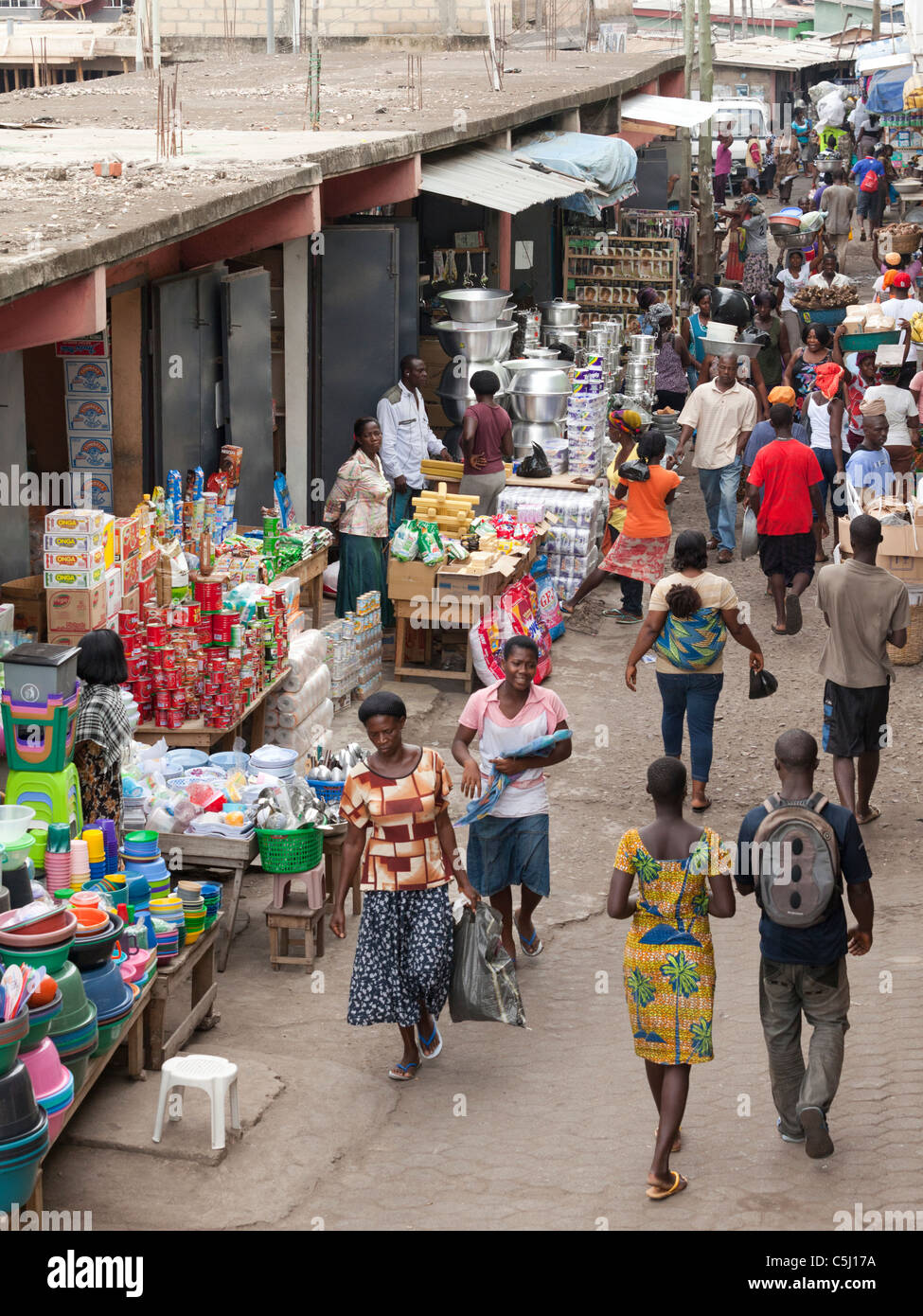 Busy market street with stalls selling household products, Agbogbloshie ...
